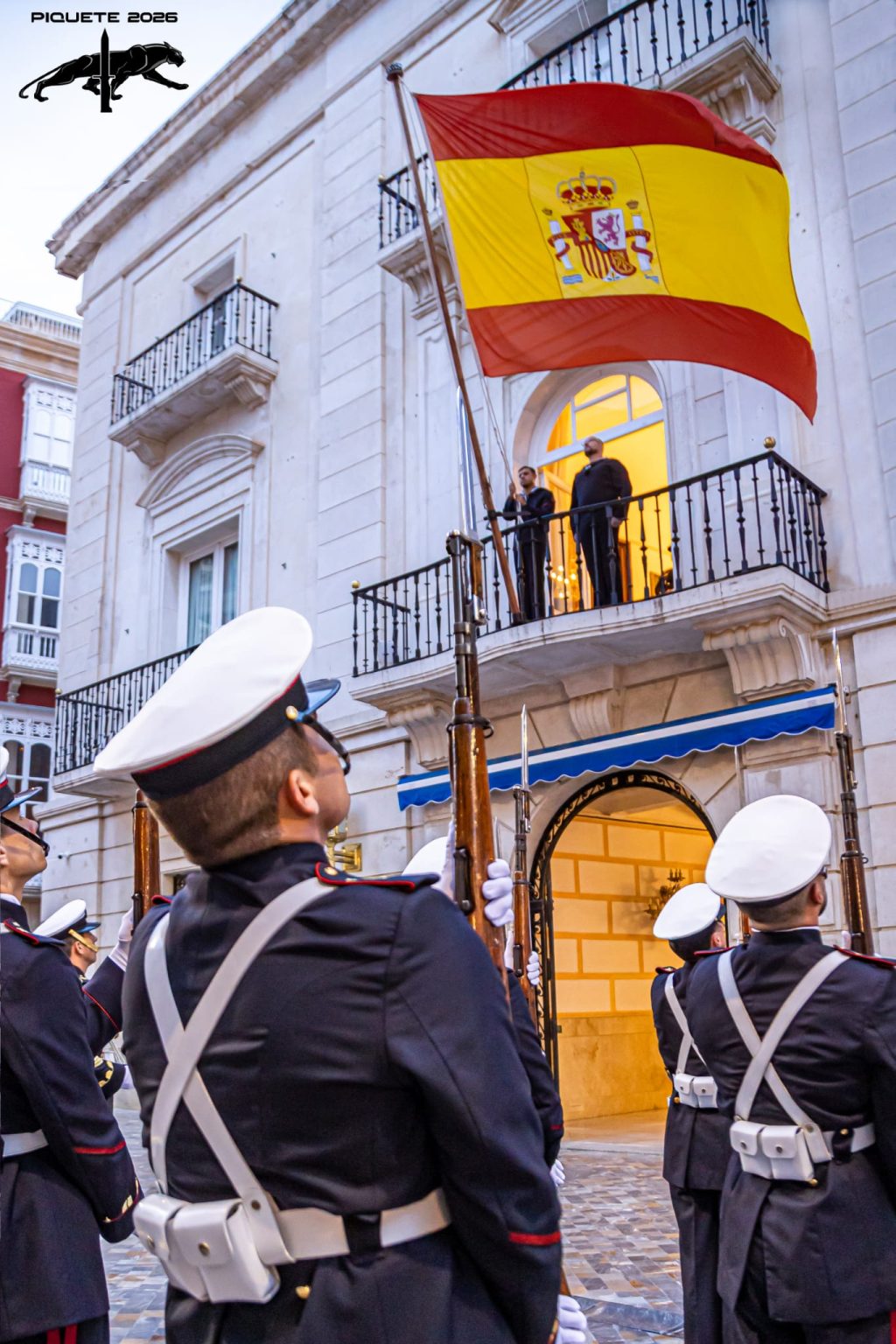 Arriado Solemne de la bandera en Capitanía General